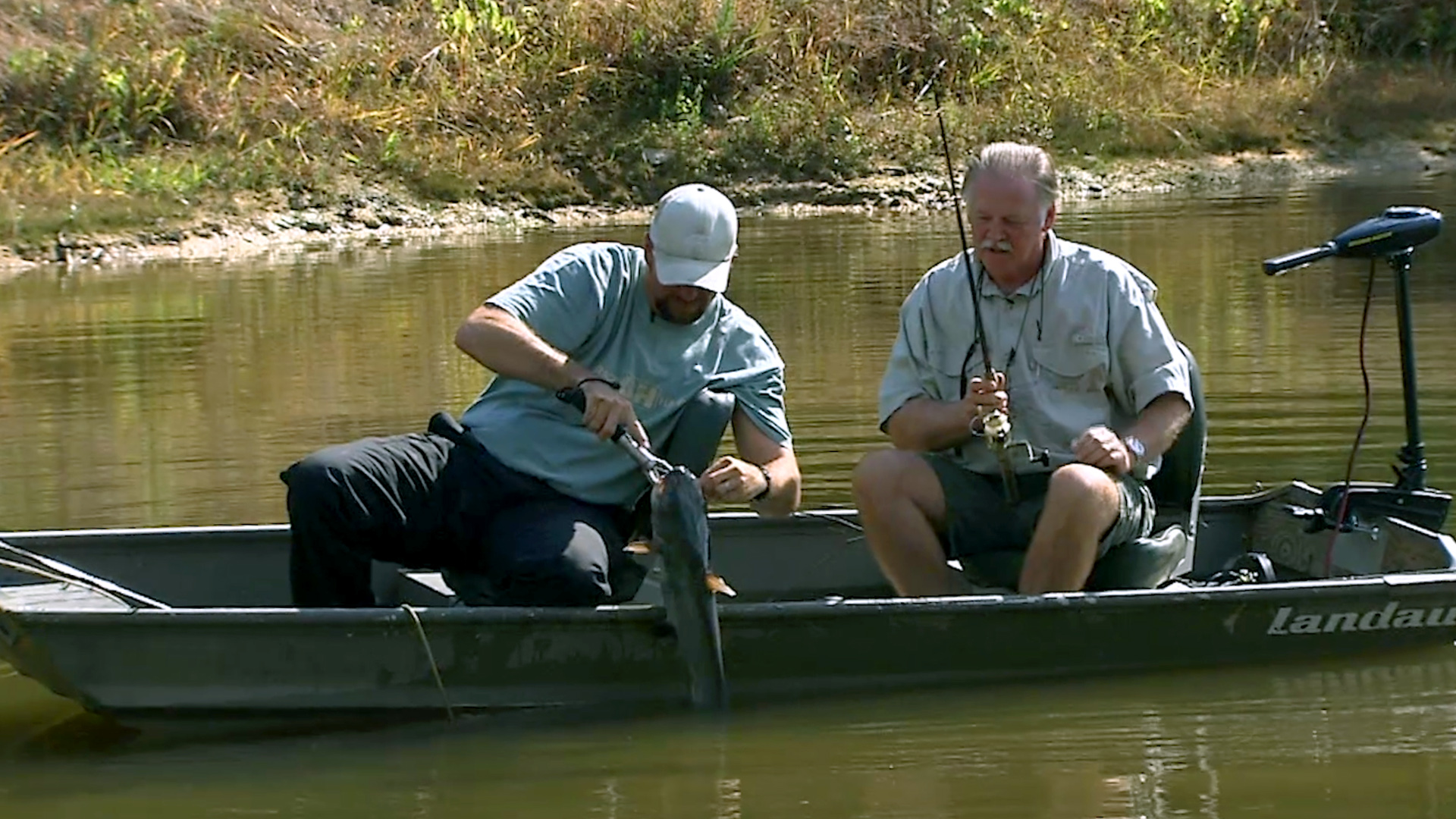 Persimmon Catfish - Carolina Outdoor Journal - Fishing TV