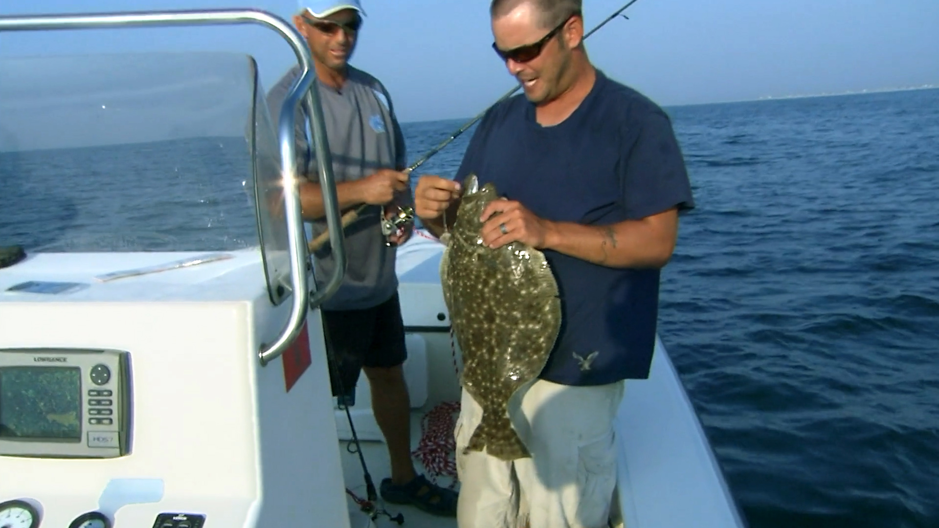 Offshore Flounder - Carolina Outdoor Journal - Fishing TV